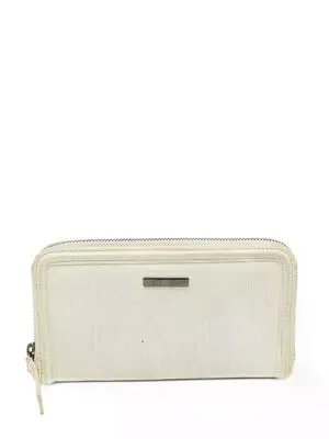 Burberry Zip-up Wallet - White
