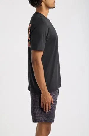 SANTO STUDIO Boxing Division Performance Graphic T-shirt