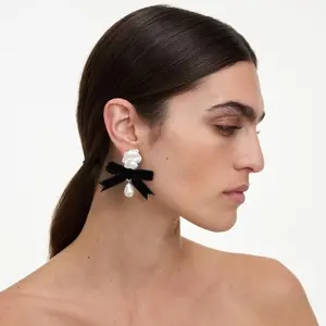 SELF-PORTRAIT Pearl Bow Earring
