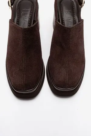 PROLOGUE SHOES Bavix Block Heel Platform Sandal - Brown Suede