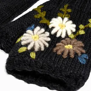 NIRVANNA DESIGNS Bloom Mittens - White