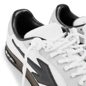 Off-White Lace-up Low-top Sneakers