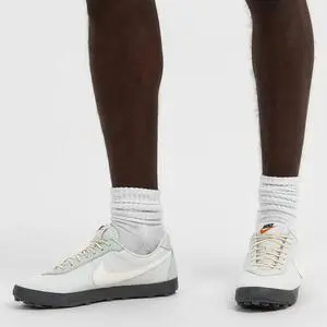 Nike Low-top Sneakers With Textured Outsole - White
