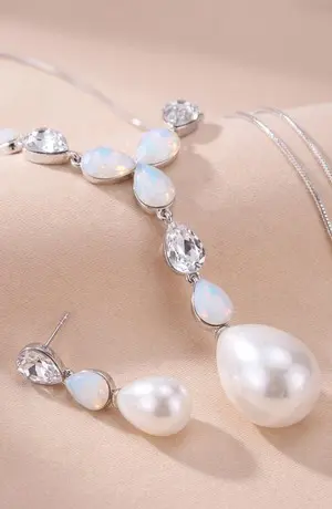 MODENAIRE Pearl Drop Necklace And Earrings Set