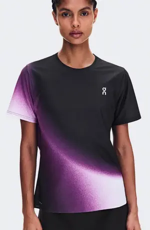 On Court-t Swing Performance T-shirt - Black/cassis