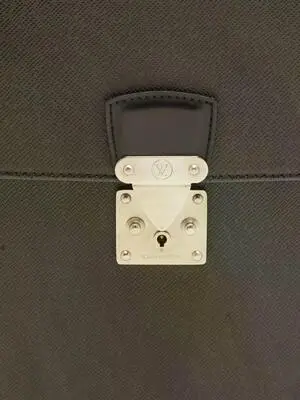 LOUIS VUITTON 2004 Robusto 1 Briefcase
