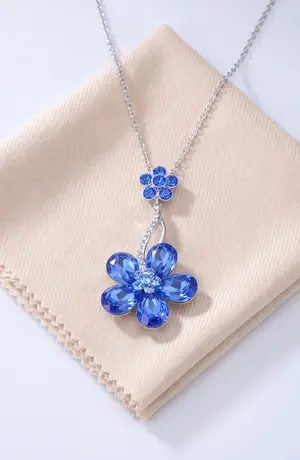 MODENAIRE Crystal Daisy Flower Pendant Necklace