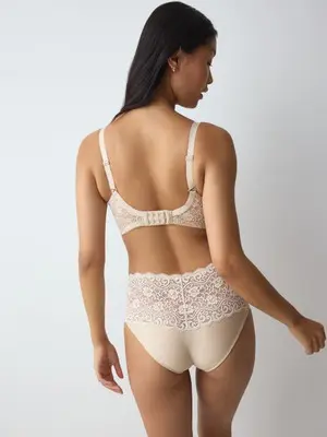 TRIUMPH Amourette Wireless Minimizer Bra - Black