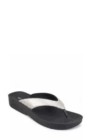 AEROTHOTIC Meira Croc-embossed Platform Flip-flop - Silver