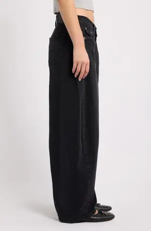 BDG URBAN OUTFITTERS Kayla Low Rise Cocoon Jeans