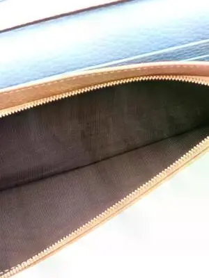 Gucci 2010s Swing Strap Wallet - Neutrals