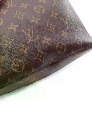 LOUIS VUITTON 2019 Neonoé Monogram Shoulder Bag