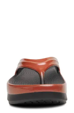 OOFOS Oomega Oolala Luxe Flip Flop