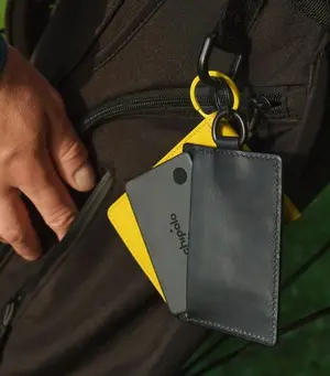 CHIPOLO Card Tracker