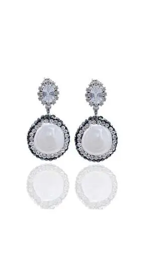 BAYEMEYC Elegante Pearl Earrings - Silver/white