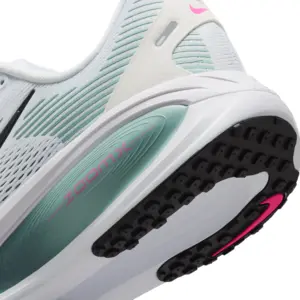 Nike Vomero 18 Road Running Shoes