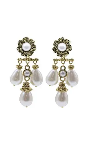 BAYEMEYC Lyxara Pearl Earrings