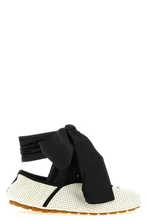 Valentino Garavani Rythmika Openwork Nappa Leather Ballet Flats - White/black