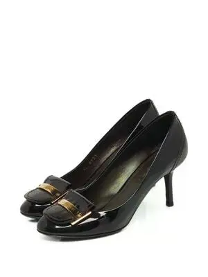 LOUIS VUITTON Round-toe Logo-plaque Pumps