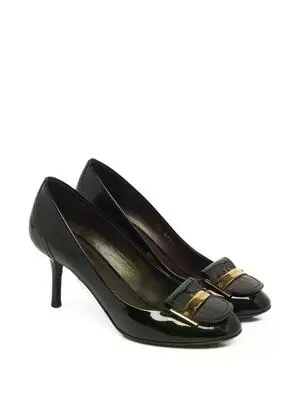 LOUIS VUITTON Round-toe Logo-plaque Pumps