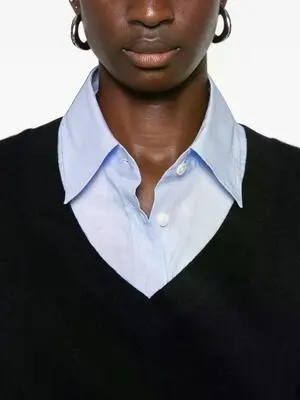 Closed V-neck Pullover Sweater