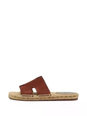 Hermès Antigua Flat Sandals - Brown