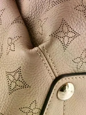 LOUIS VUITTON Babylone Handbag Mahina Leather Bb Hobo Bag
