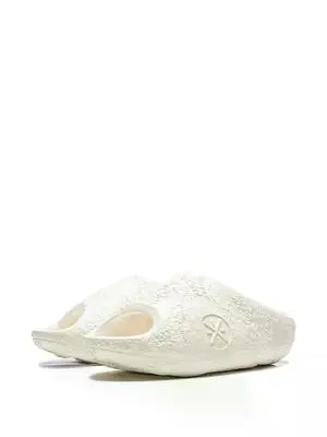 LI-NING Lunar Rock Lite Textured Slides