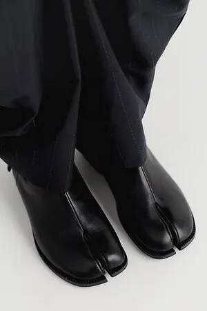 ALL BLACK Split-toe Chelsea Boots