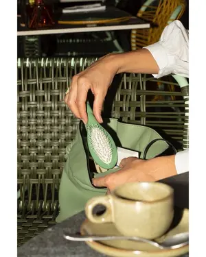 LA BONNE BROSSE N.04 Small Brush Sage Green - No Color