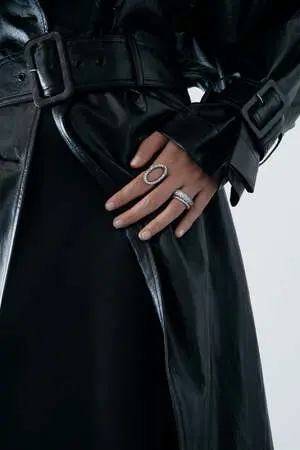 LUCY DELIUS Large Modern Finish Diamond Oval Ring