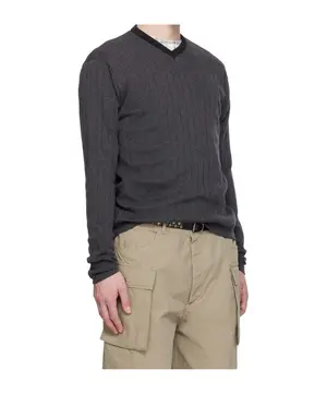 Gimaguas V-neck Sweater