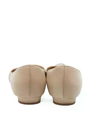 Manolo Blahnik Bb Pointed-toe Leather Flats - Neutrals