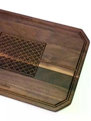 WOODSEA Medium Castle Geometric-carved Walnut Chopping Board