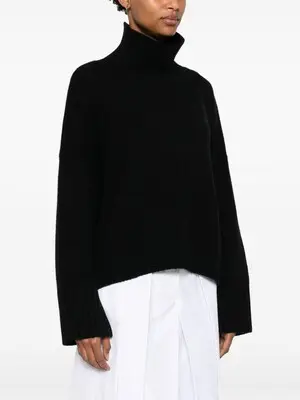 Soft Goat Cashmere Turtle-neck Sweater
