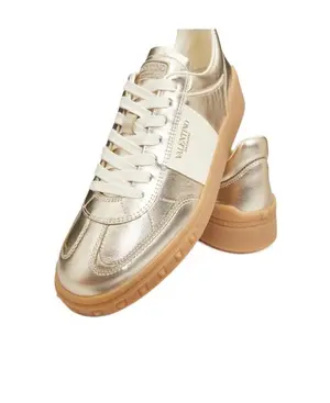 Valentino Garavani Upvillage Round Toe Sneakers - Nude