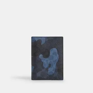 COACH OUTLET Passport Card Case In Signature Camo Print - Green/black