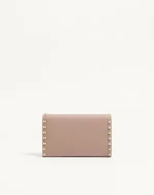 Valentino Garavani Rockstud Wallet With Chain In Grainy Calfskin - Poudre
