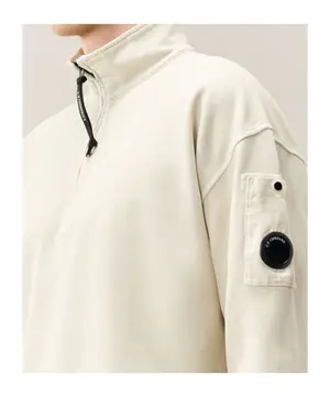 C.P. COMPANY Brushed And Emerized Diagonal Fleece Mixed Boxy Lens Half Zip Sweatshirt - Silver Birch