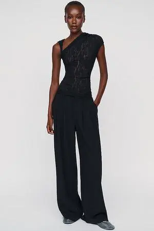 ESTHE Asymmetrical Lace Top