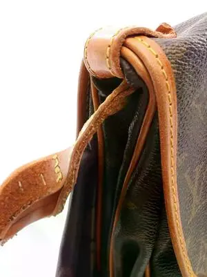 LOUIS VUITTON 1992 30 Saumur Monogram Shoulder Bag