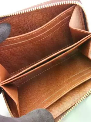 LOUIS VUITTON 2007 Zippy Monogram Wallet