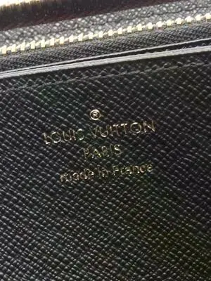 LOUIS VUITTON 2021s Zippy Monogram Giant Reverse Wallet - Brown