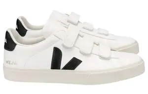 VEJA Recife Low-top Sneakers - White/black