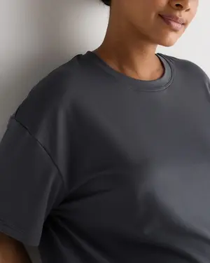 Quince Smooth Stretch Maternity Cropped T-shirt - Dark Coal