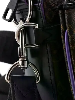LOUIS VUITTON Messenger Bag