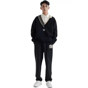 Mitchell & Ness Branded Contrasting V-neck Sweater