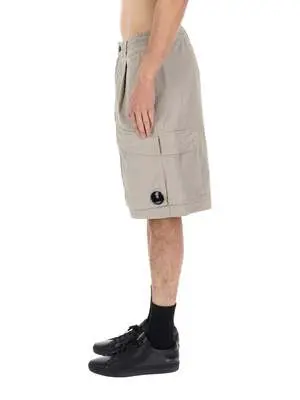 C.P. COMPANY Shorts Cargo Con Patch Logo