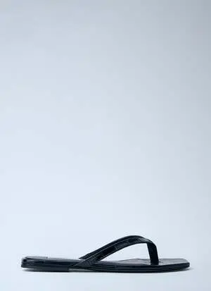 TOTEME Leather Flip Flops - Black