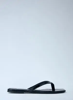 TOTEME Leather Flip Flops - Black